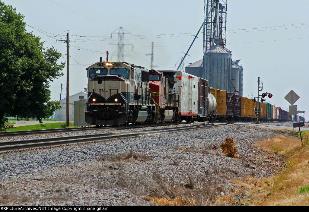 BNSF 9783 Runs a Wb freight train!
